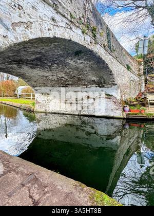 15 March 2025 - Middx, England: Towpath with bridge over the Grand ...