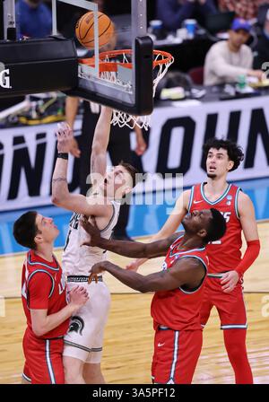 Michigan State center Carson Cooper (15) in action during the second ...