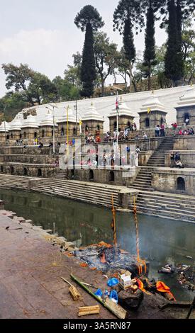 Cremation ceremony in Pahupatinath temple, Kathmandu, Nepal Stock Photo ...