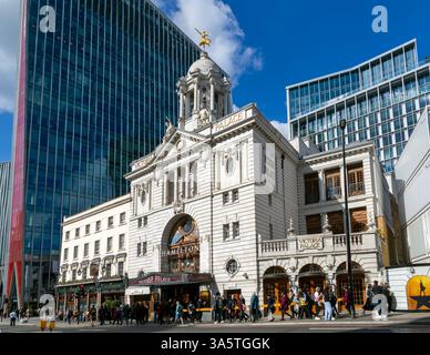 'Hamilton' Victoria Palace theatre dwarfed by modern buildings ...