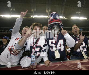 Fans cheer before an NFL football game between the Las Vegas Raiders ...