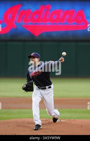 Chicago White Sox pitcher Aaron Civale (43) starts against the ...