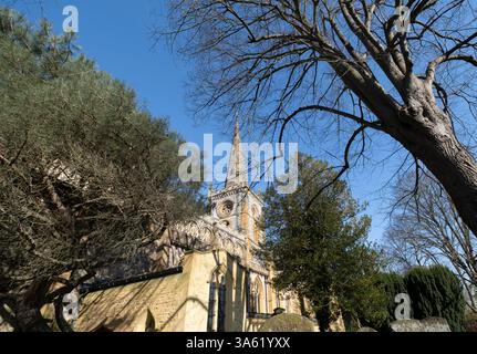 The magnificent Holy Trinity Church in Stratford upon Avon where poet ...