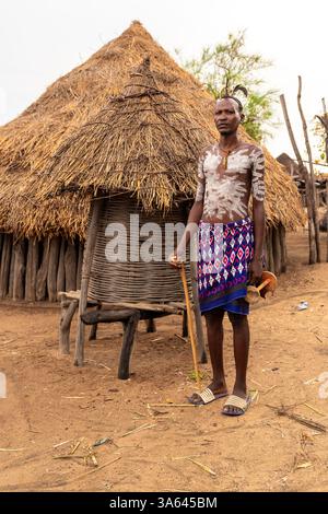 Karo men in traditional dress, Ethiopia Stock Photo - Alamy
