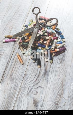 Sewing threads and old vintage scissors Stock Photo - Alamy