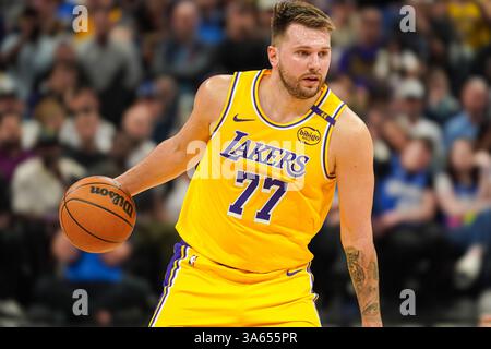 Los Angeles Lakers guard Luka Doncic (77) warms up before an NBA ...