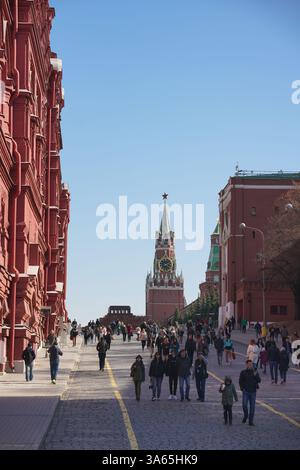 People walk along the Red Square near the Moscow Kremlin Stock Photo ...