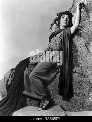 Judith Anderson, on-set of the Broadway Play, "Medea", circa 1947 Stock ...