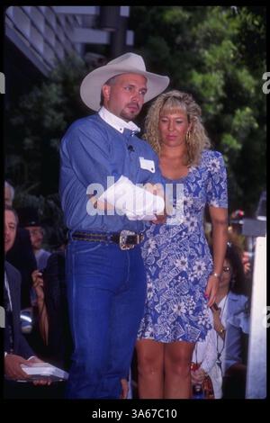 June 30, 1995; Hollywood, CA, USA; Country superstar GARTH BROOKS and ...