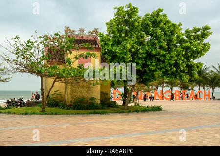 The Dan Nang Beach Sign, Da Nang, Vietnam Stock Photo - Alamy