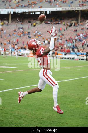 AUSTIN, TX - OCTOBER 27: Oklahoma Sooners defender Sheridan Michel (21 ...