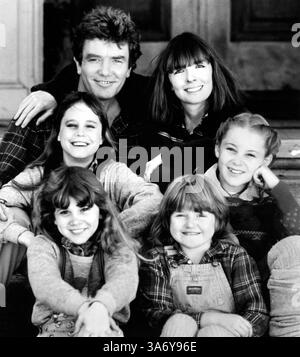 SHOOT THE MOON, (l-r): Viveka Davis, Dana Hill, Tina Yothers, Tracey ...