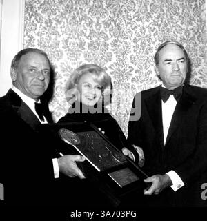 Aug. 11, 2003 - FRANK SINATRA AND FAMILY.FRANK SINATRA JR, NANCY ...