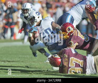 Tennessee Titans linebacker Will Compton defends against the Minnesota ...