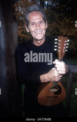 June 1995, Woodstock, New York, USA: LEVON HELM at home recording ...