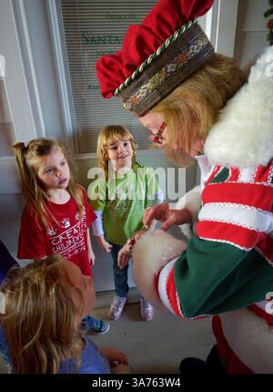 Dec. 4, 2012 - Midlothian, TX, USA - Rick Smith shows kids Santa's ...