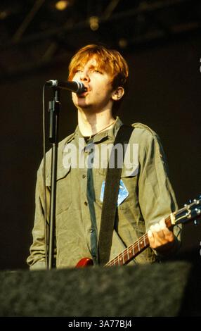 Mansun performing at the Reading Festival 1998 Stock Photo - Alamy