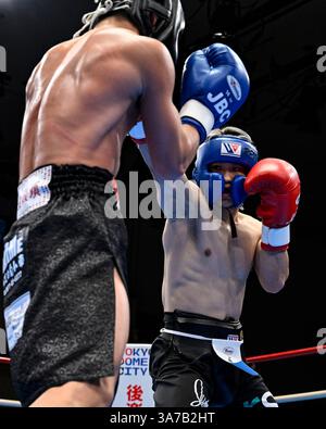 Reito Tsutsumi (red gloves) competes with Yoshimitsu Kimura during the ...