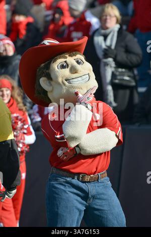 IOWA CITY, IA - NOVEMBER 13: Drake guard Grace Knutson (2) drives to ...