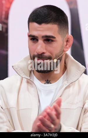 Mixed martial arts fighter Ilia Topuria (l) with the mayor of Alicante ...