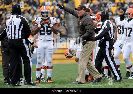 NFL umpire Roy Ellison (81) during the second half of an NFL football ...