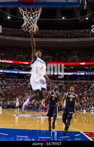 Utah Jazz guard Randy Foye (8) tries to drive against Sacramento Kings ...