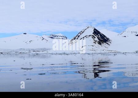 A mesmerizing view of a beautiful seascape at scenic sunset in Key West ...