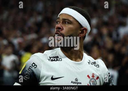 Memphis of Corinthians during the match against São Paulo for the 34th ...