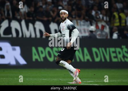 Memphis of Corinthians during the match against São Paulo for the 34th ...