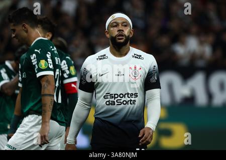 Memphis of Corinthians during the match against São Paulo for the 34th ...