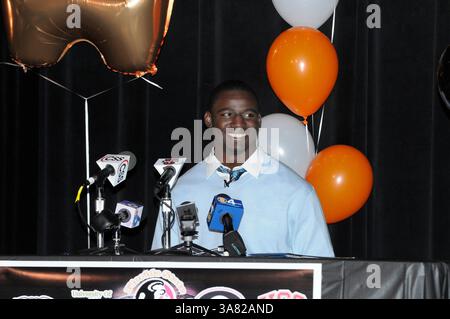 Booker T. Washington Matthew Thomas signs with the Florida State ...