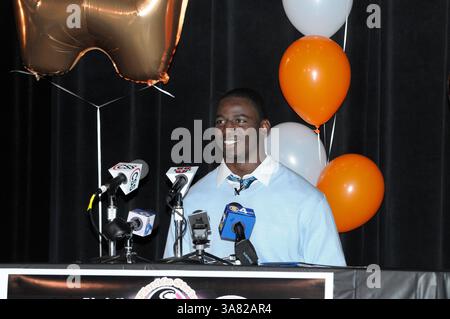 Booker T. Washington Matthew Thomas signs with the Florida State ...