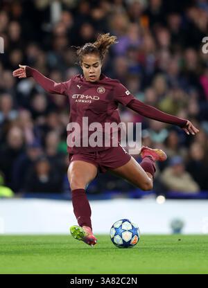 LONDON, ENGLAND - Mary Fowler of Manchester City WFC in action during ...
