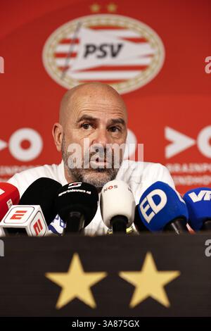 EINDHOVEN - PSV coach Peter Bosz during training ahead of the Champions ...