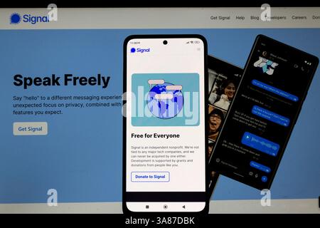 American open-source, encrypted messaging service Signal app on mobile ...