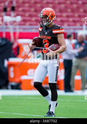 Cleveland Browns kicker Cody Parkey (2) kicks a field goal during an ...