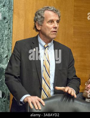 United States Senator Sherrod Brown (Democrat of Ohio) makes remarks ...