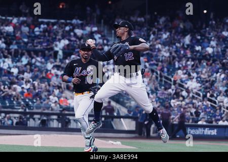 New York Mets' Tyrone Taylor (15) celebrates a home run with Francisco ...