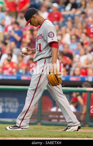 Philadelphia Phillies pitcher Joe Ross delivers during the first inning ...