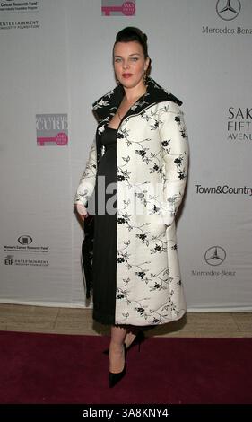 26 October 2005 - Saks Fifth Ave Store, NYC - Helen Hunt at Saks Fifth ...