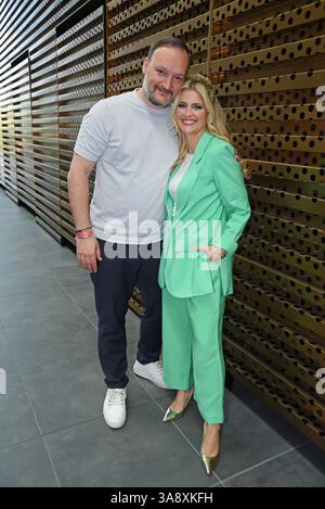 Jennifer Knäble mit Ehemann Felix Moese beim Almauftrieb in der Käfer ...