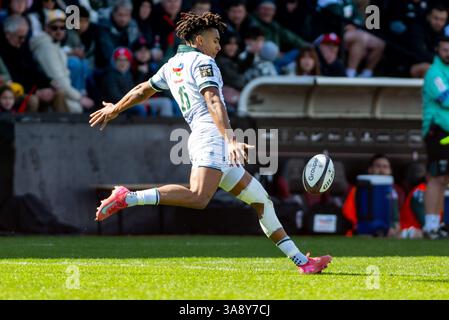 Theo ATTISSOGBE of Pau during the Top 14 match between Montpellier and ...