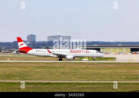 Flugzeug Austrian Airline Flughafen Aeroport Lyon Saint-Exupery, Lyon ...