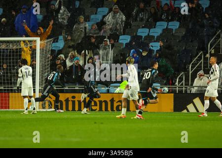 Minnesota United forward Tani Oluwaseyi (14), front, and FC Dallas ...
