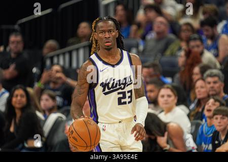Sacramento Kings guard Keon Ellis warms up before an Emirates NBA Cup ...