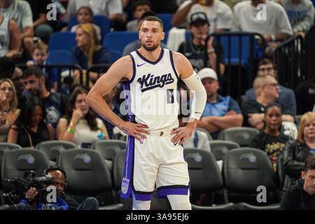 Sacramento Kings guard Zach Lavine (8) drives along the baseline while ...