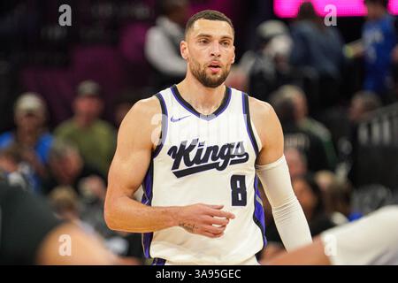 Sacramento Kings guard Zach LaVine (8) goes up for a layup as Denver Nuggets forward Peyton ...