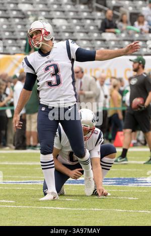 New England Patriots place kicker Nick Folk (6) kicks against the New ...