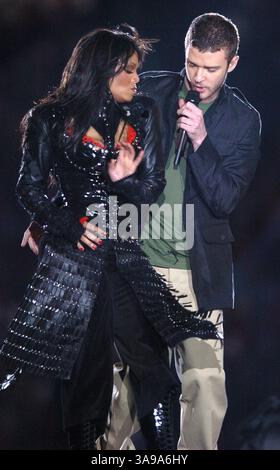 Janet Jackson and Justin Timberlake during wardrobe malfunction at ...