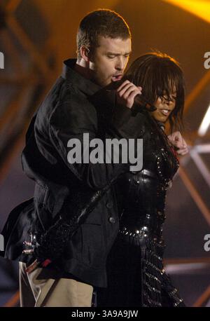 Janet Jackson and Justin Timberlake during wardrobe malfunction at ...